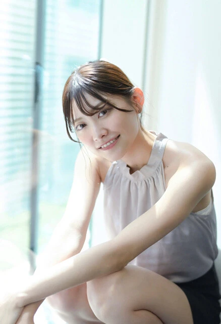 令和初の貝殻水着に挑戦した現役女子大生・出町杏奈さんと女子トーク!「芸能活動を反対されて、職員室前で怒鳴られたこともありました」【グラビア美女