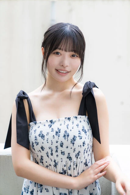 マルチに活躍する美女・高鶴桃羽が語る初グラビアの記憶「初めて水着姿になった時は『私、大丈夫ですか？』って何度も聞きました」｜ニフティニュース